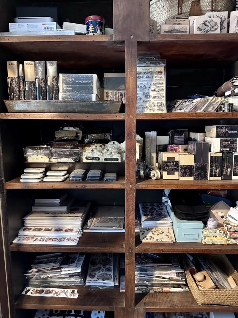 A Tour of Tati Scrap’s French Style Art Studio – Graphic 45 Papers